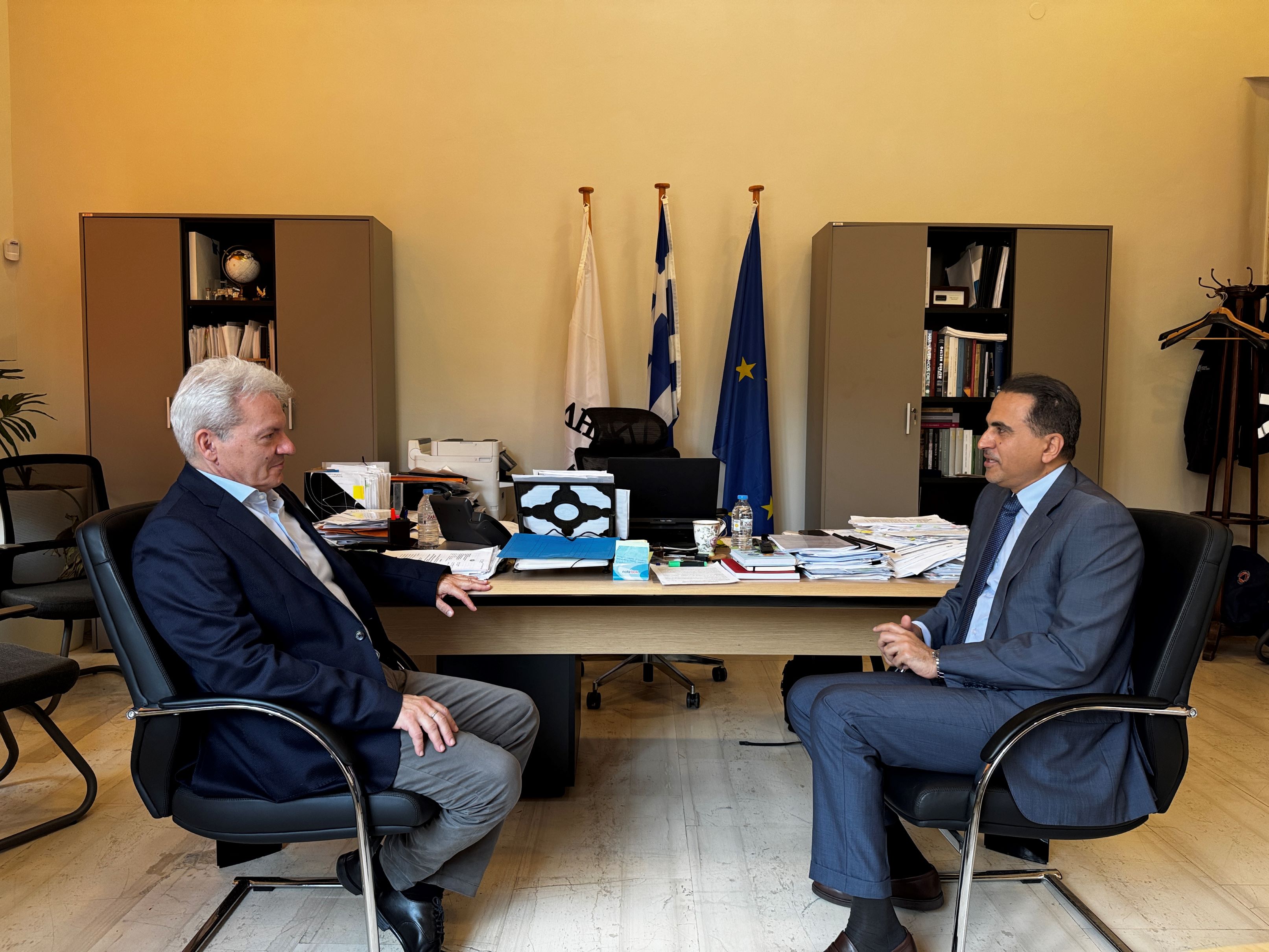 Συνάντηση του Δημάρχου Ηρακλείου Αλέξη Καλοκαιρινού με τον Πρέσβη του ...